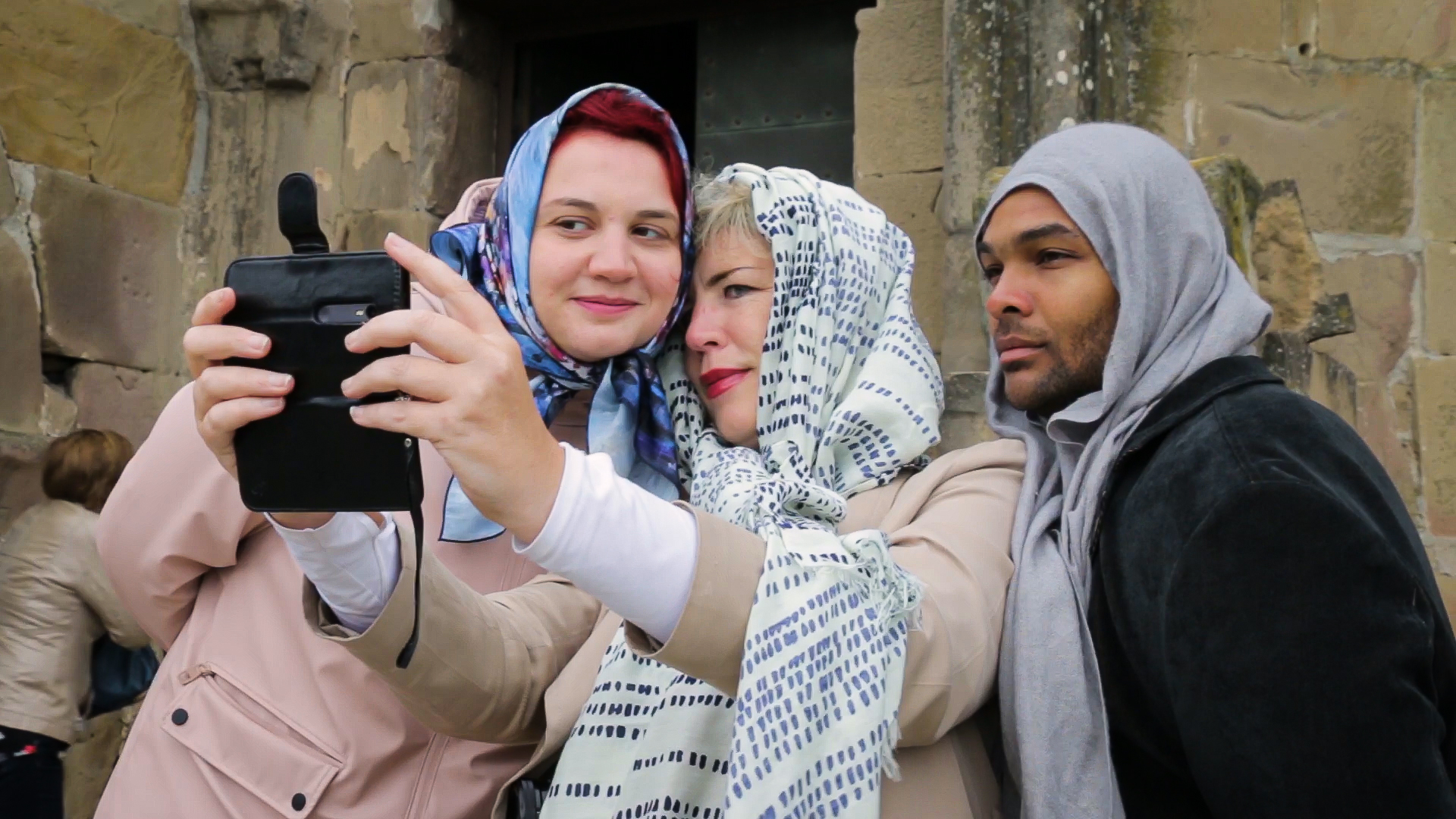 The Art of Making Friends While Abroad - FLY BROTHER